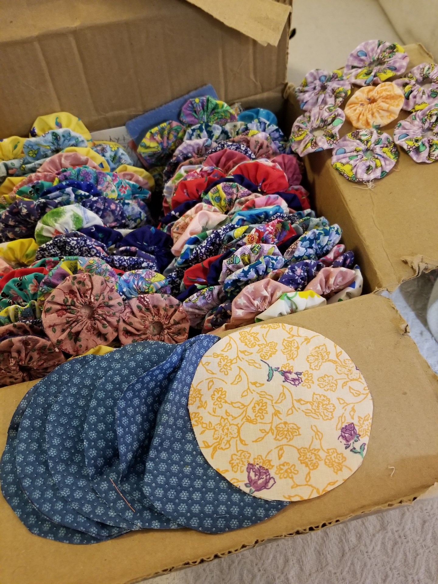 Lucy Tuesdays week 58 suffolk puffs/yoyo quilt – sweetwater cotton shoppe